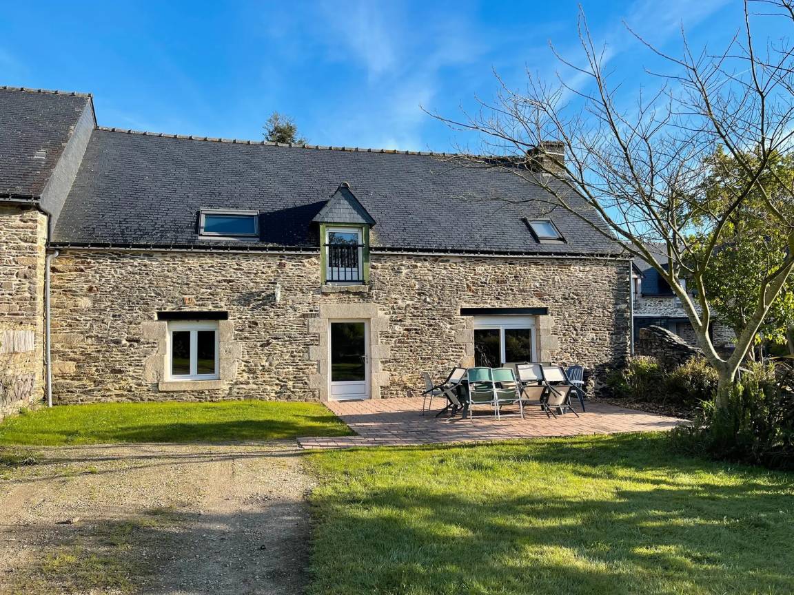 111 M² Maison De Vacances ∙ 5 Chambres ∙ 12 Personnes - Josselin