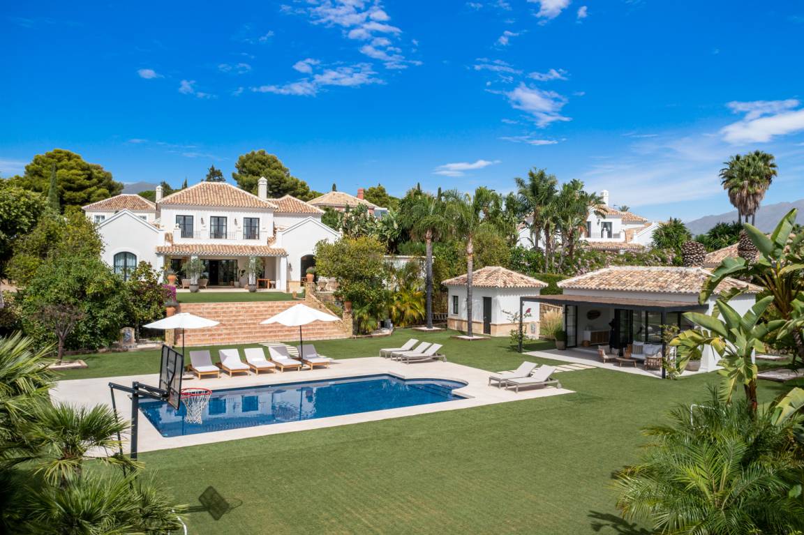 392 M² Villa ∙ 5 Bedrooms ∙ 10 Guests - Benahavís