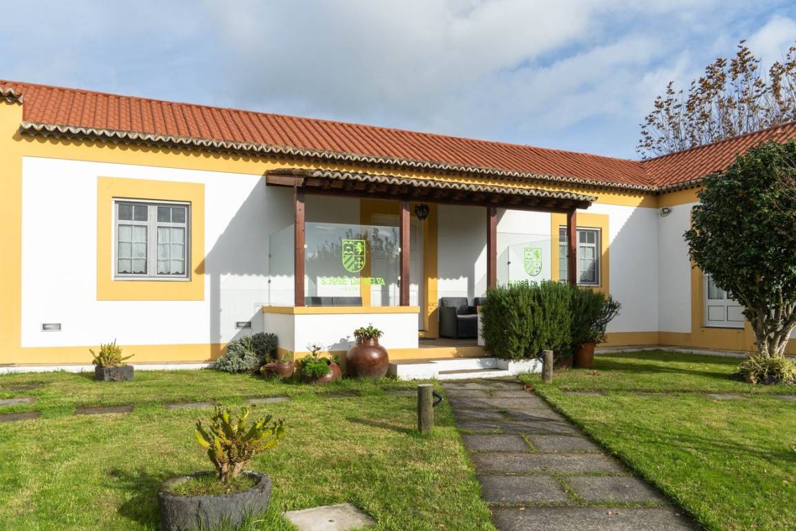 360 M² Cottage ∙ 4 Bedrooms ∙ 8 Guests - Azores
