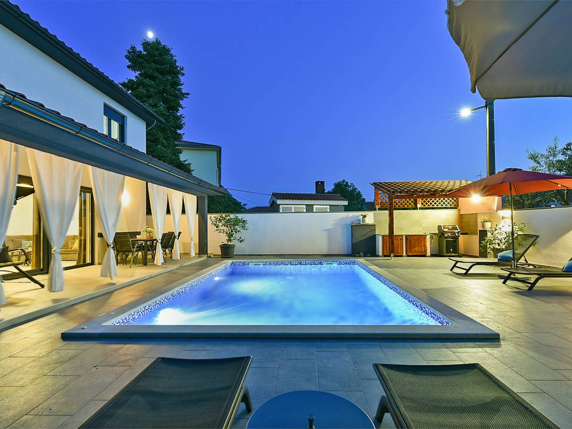 125 M² Huis ∙ 1 Slaapkamer ∙ 8 Gasten - Pula