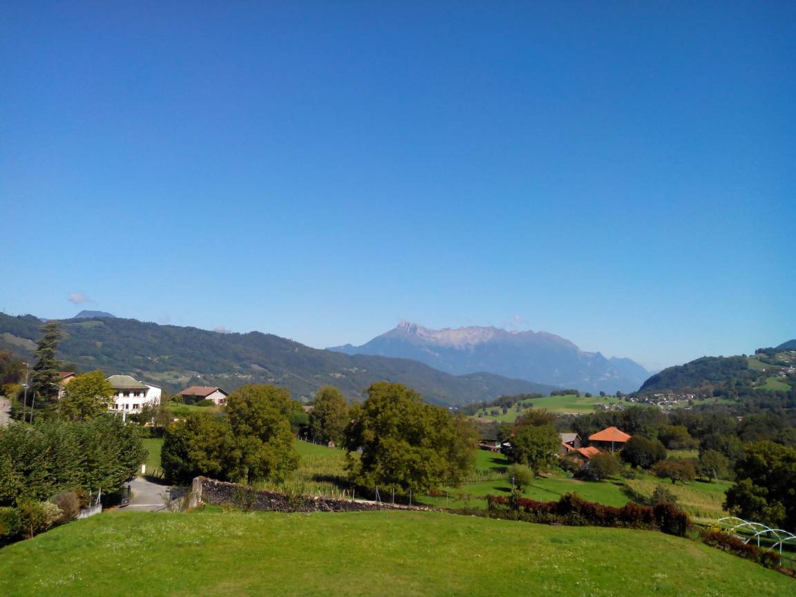 500 M² Casa ∙ 8 Habitaciones ∙ 80 Huéspedes - Allevard