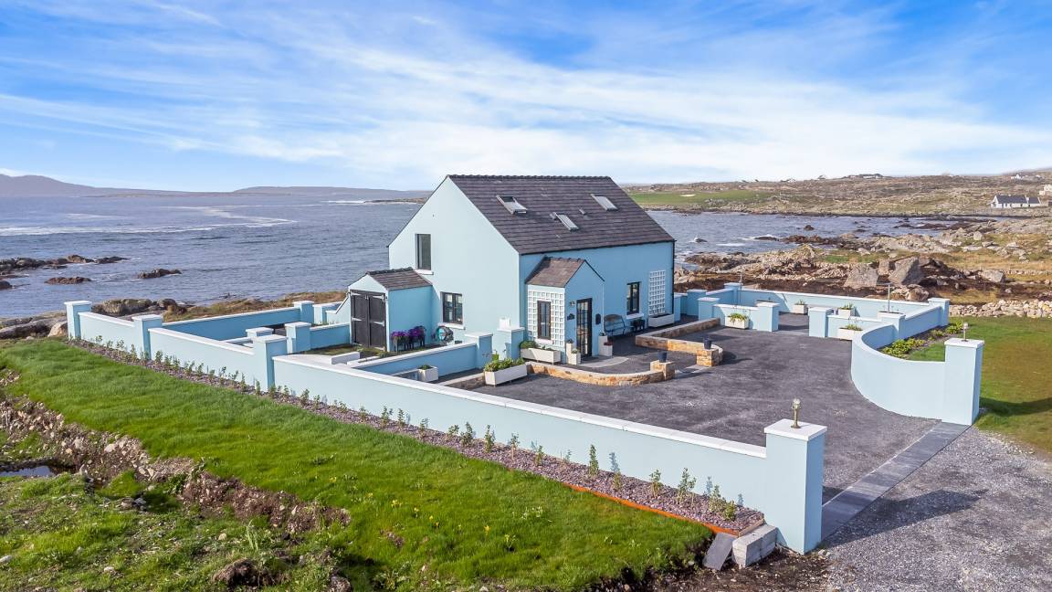 100 M² Cottage ∙ 3 Bedrooms ∙ 6 Guests - Galway