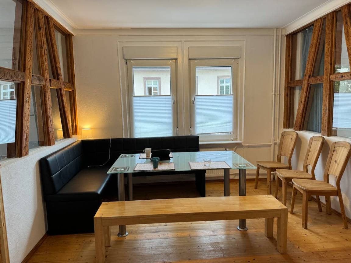 90 M² Ferienwohnung ∙ 3 Schlafzimmer ∙ 6 Gäste - Bönnigheim