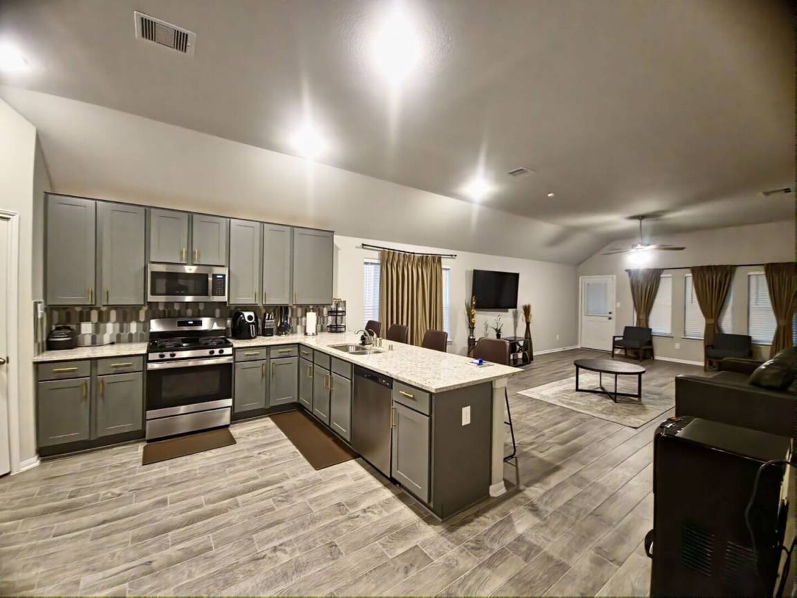174 M² House ∙ 2 Bedrooms ∙ 5 Guests - Katy, TX
