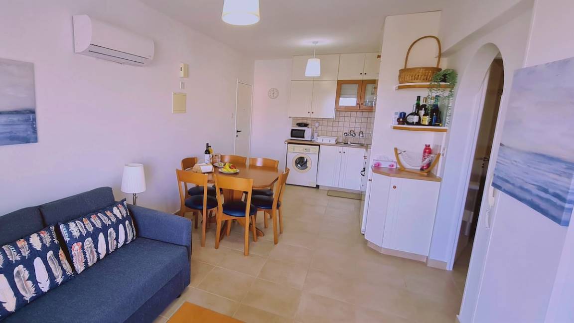 75 M² Apartment ∙ 2 Bedrooms ∙ 5 Guests - Larnaca
