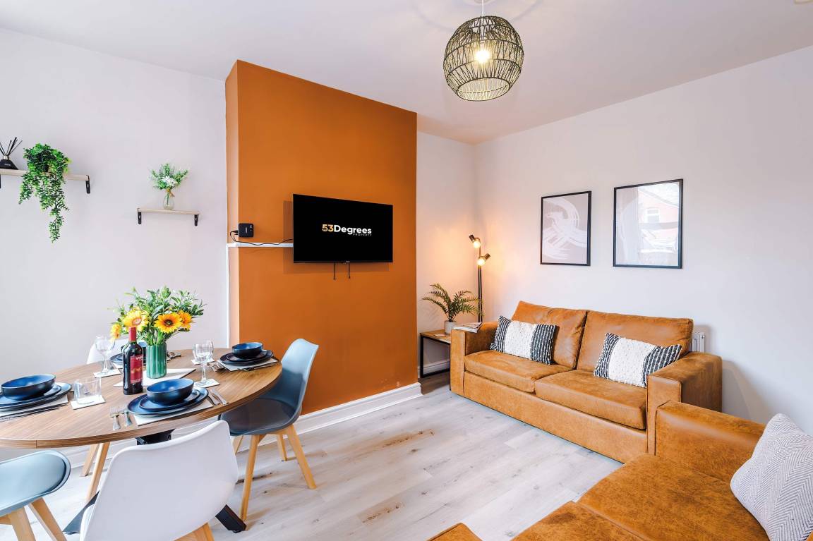 Apartment ∙ 4 Bedrooms ∙ 10 Guests - Crewe