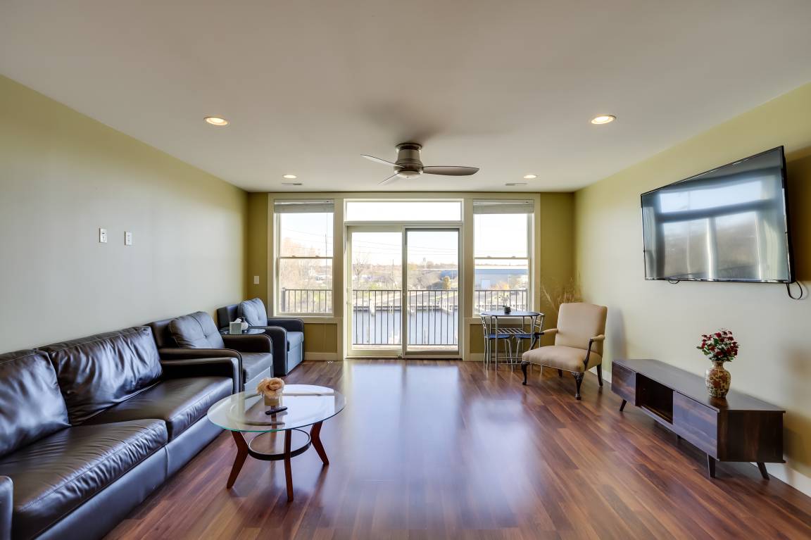 131 M² Apartment ∙ 2 Bedrooms ∙ 4 Guests - Benton Harbor, MI