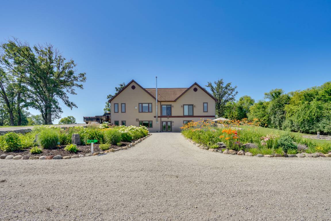 139 M² Apartment ∙ 2 Bedrooms ∙ 4 Guests - Farmington, MN