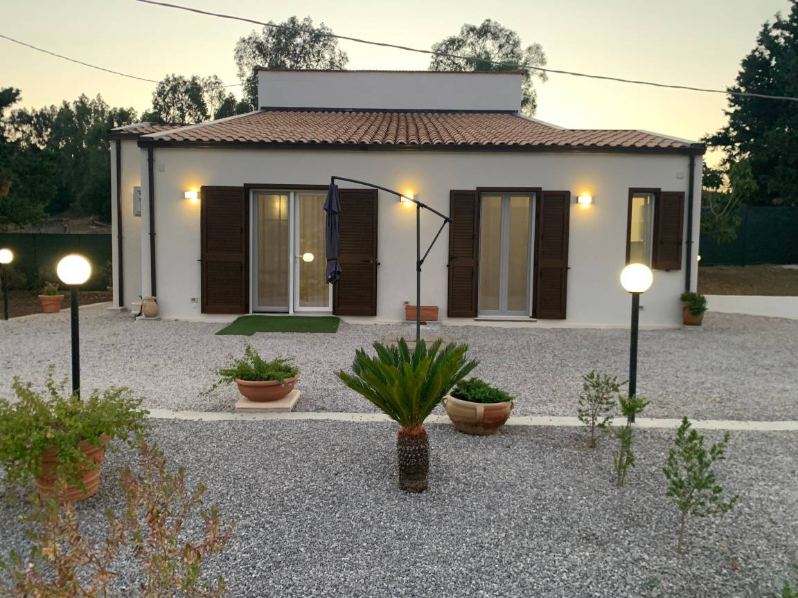 70 M² Villa ∙ 2 Bedrooms ∙ 5 Guests - Piano Battaglia