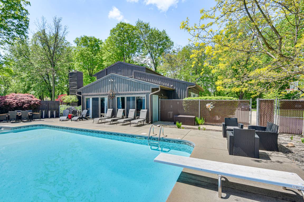 343 M² House ∙ 4 Bedrooms ∙ 11 Guests - Dowagiac, MI