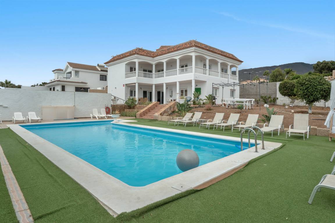 300 M² Villa ∙ 7 Bedrooms ∙ 25 Guests - La Gomera