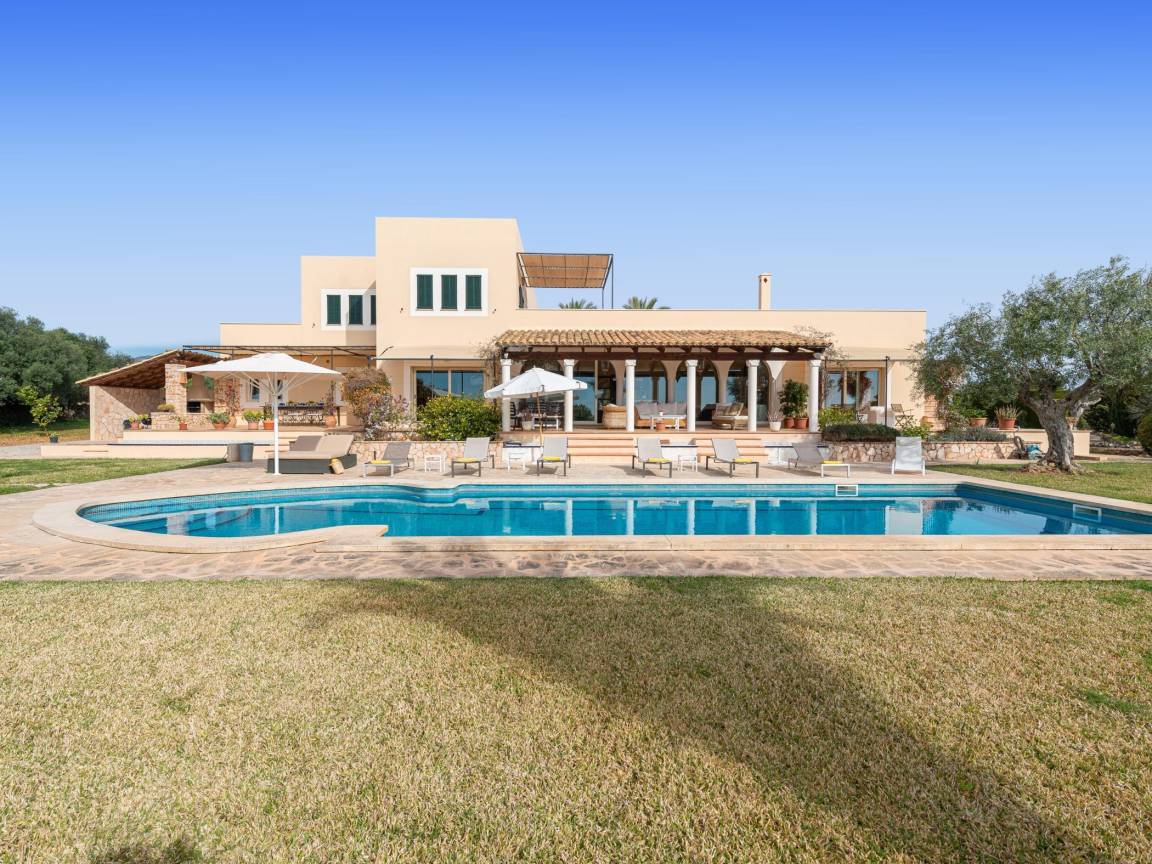 450 M² Villa ∙ 2 Bedrooms ∙ 4 Guests - Portocolom