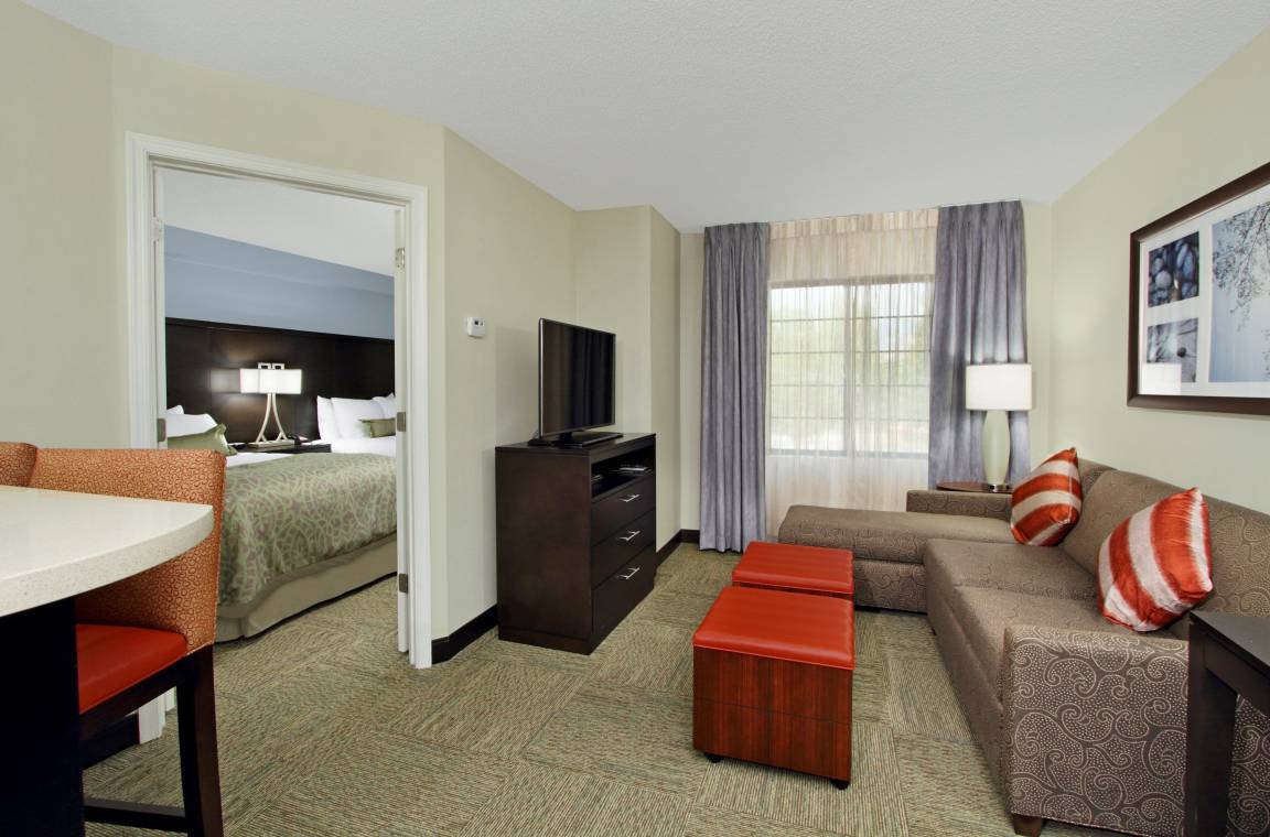 Condo ∙ 2 Bedrooms ∙ 6 Guests - Fairfax, VA