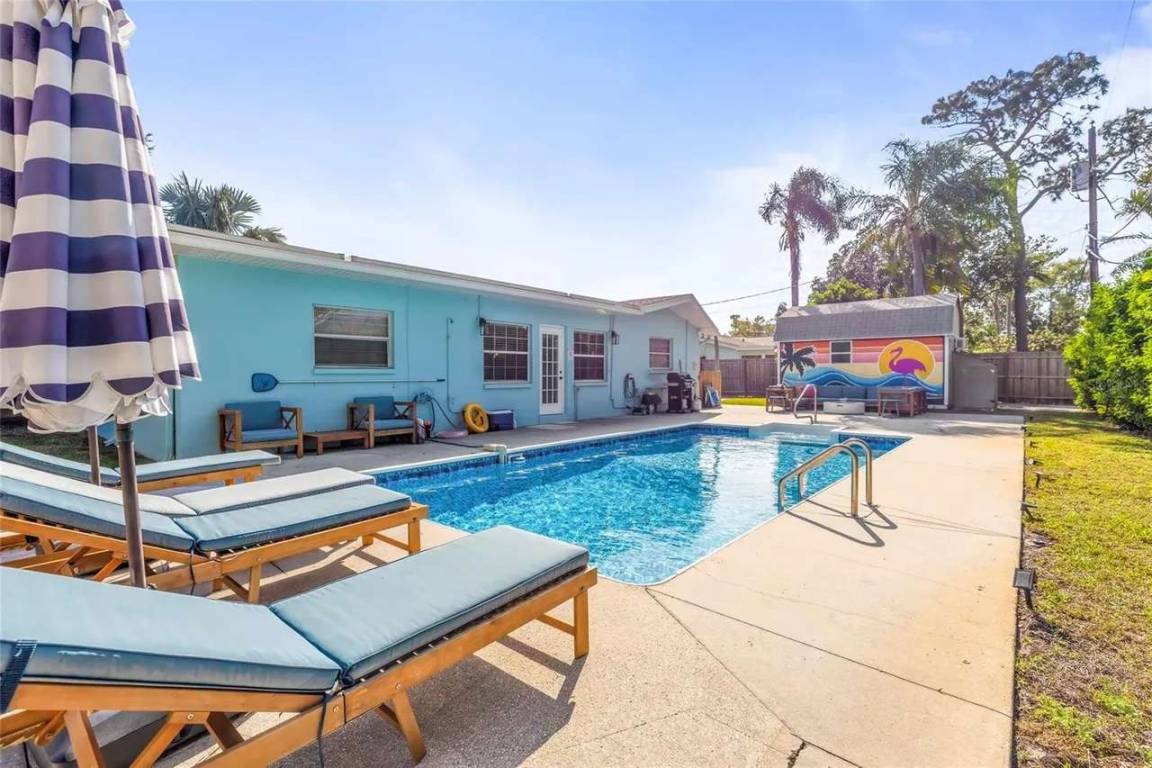 166 M² House ∙ 4 Bedrooms ∙ 14 Guests - Dunedin, FL