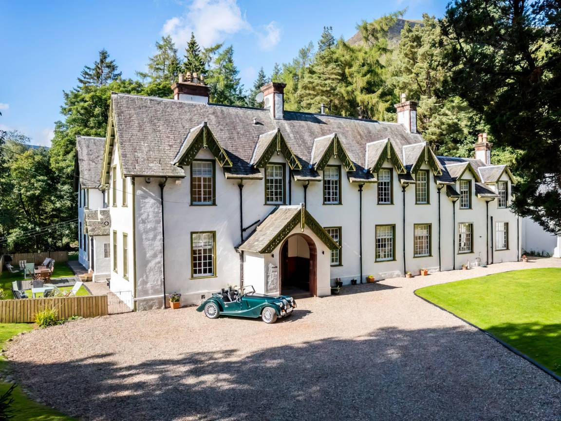 Cottage ∙ 8 Bedrooms ∙ 16 Guests - Aberdeenshire