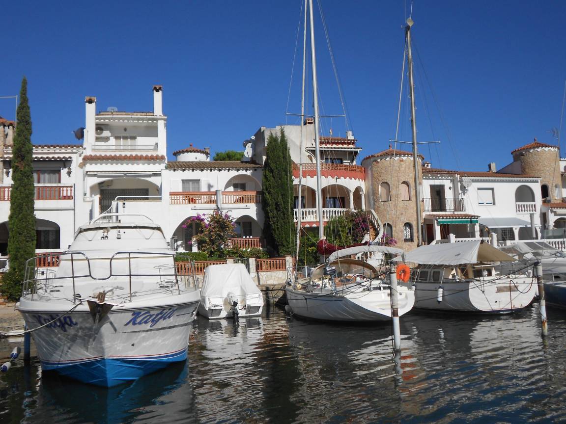 120 M² House ∙ 3 Bedrooms ∙ 6 Guests - Empuriabrava