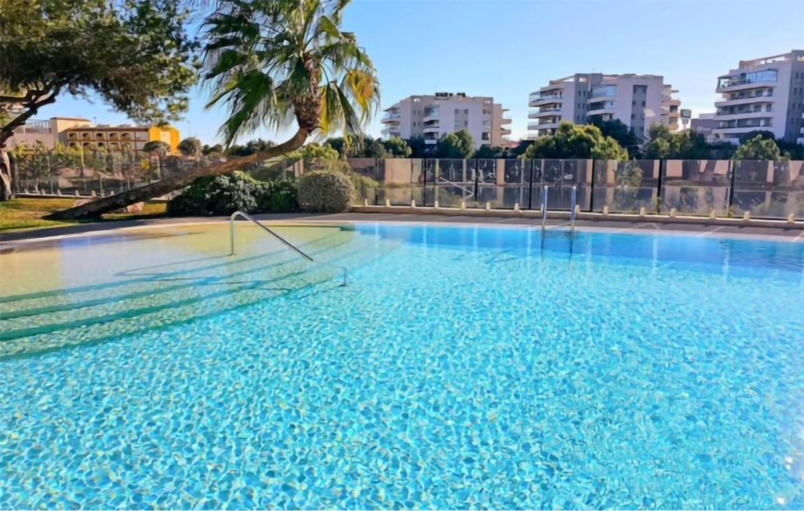 80 M² Apartment ∙ 3 Bedrooms ∙ 5 Guests - Villamartin