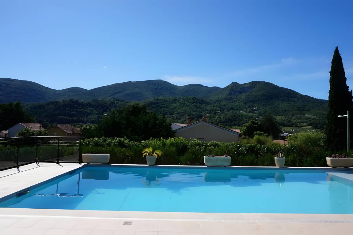 120 M² House ∙ 4 Bedrooms ∙ 8 Guests - Nyons