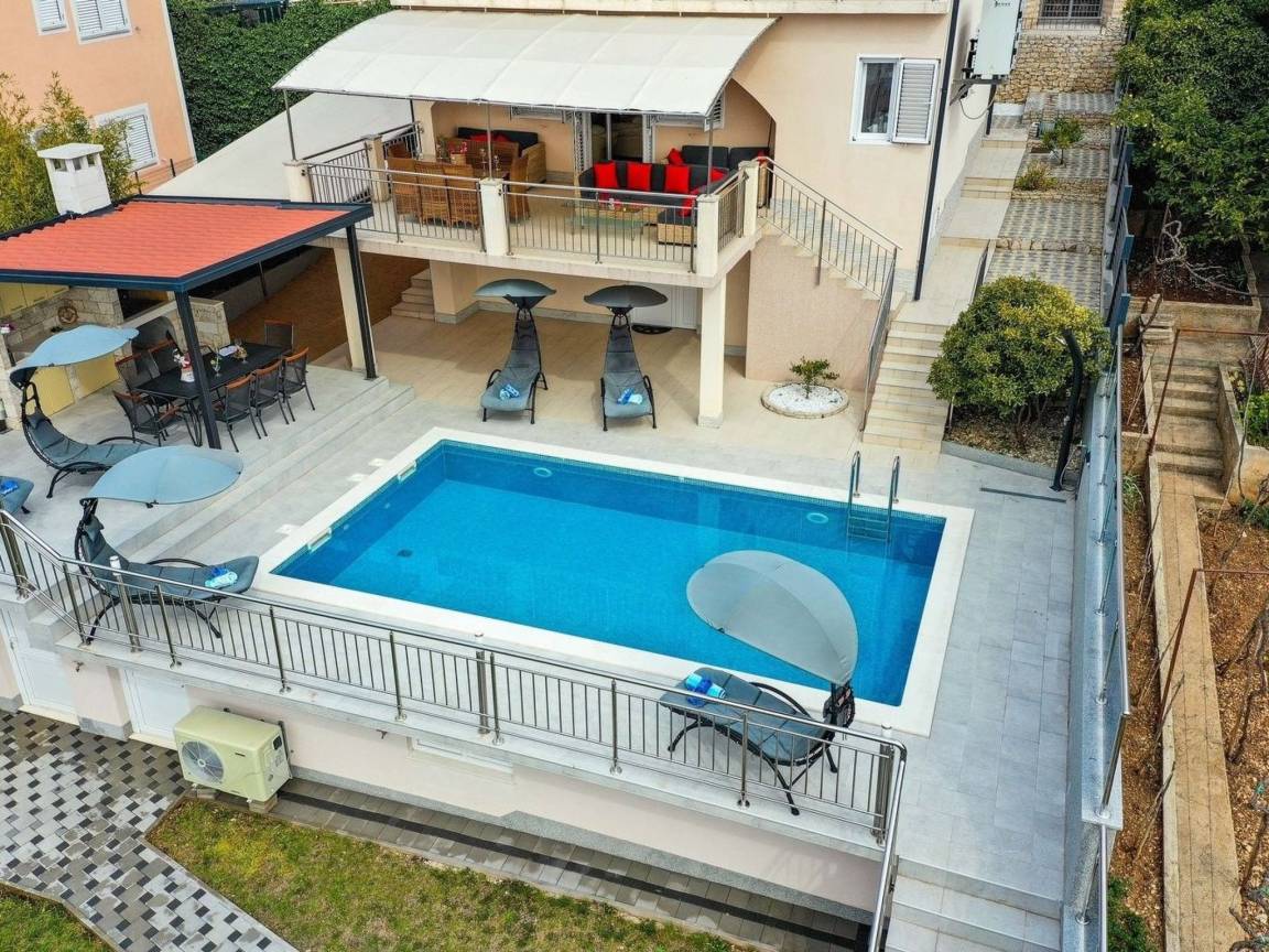 300 M² House ∙ 6 Bedrooms ∙ 14 Guests - Trogir