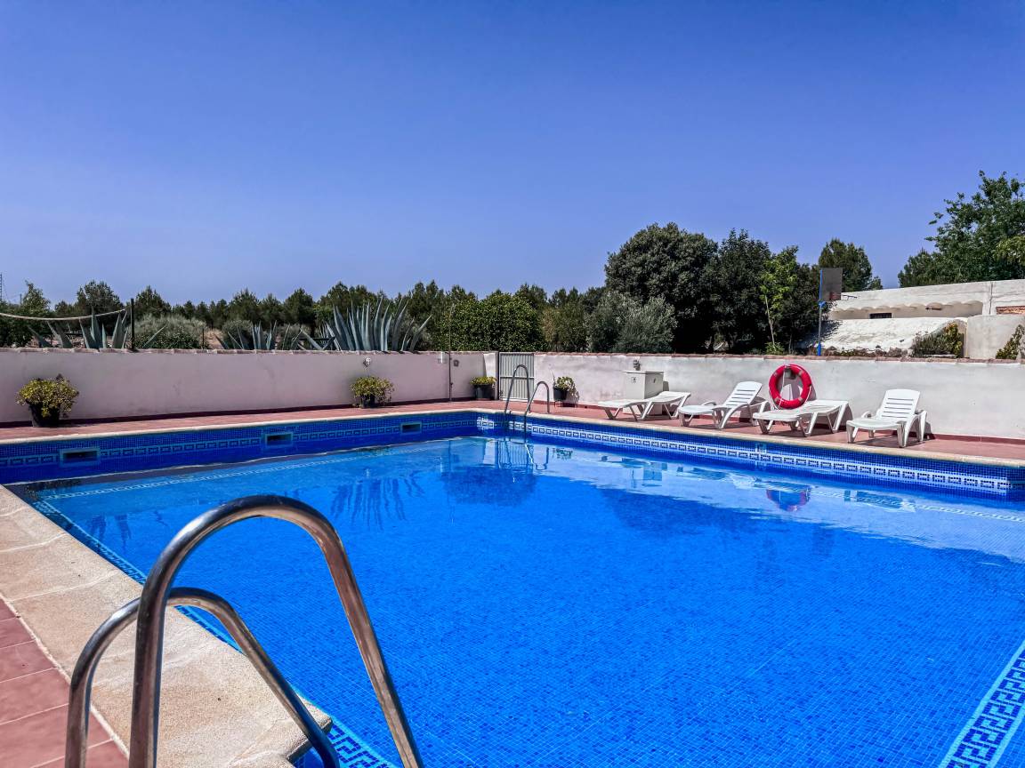 180 M² Casa ∙ 6 Habitaciones ∙ 12 Huéspedes - Zújar