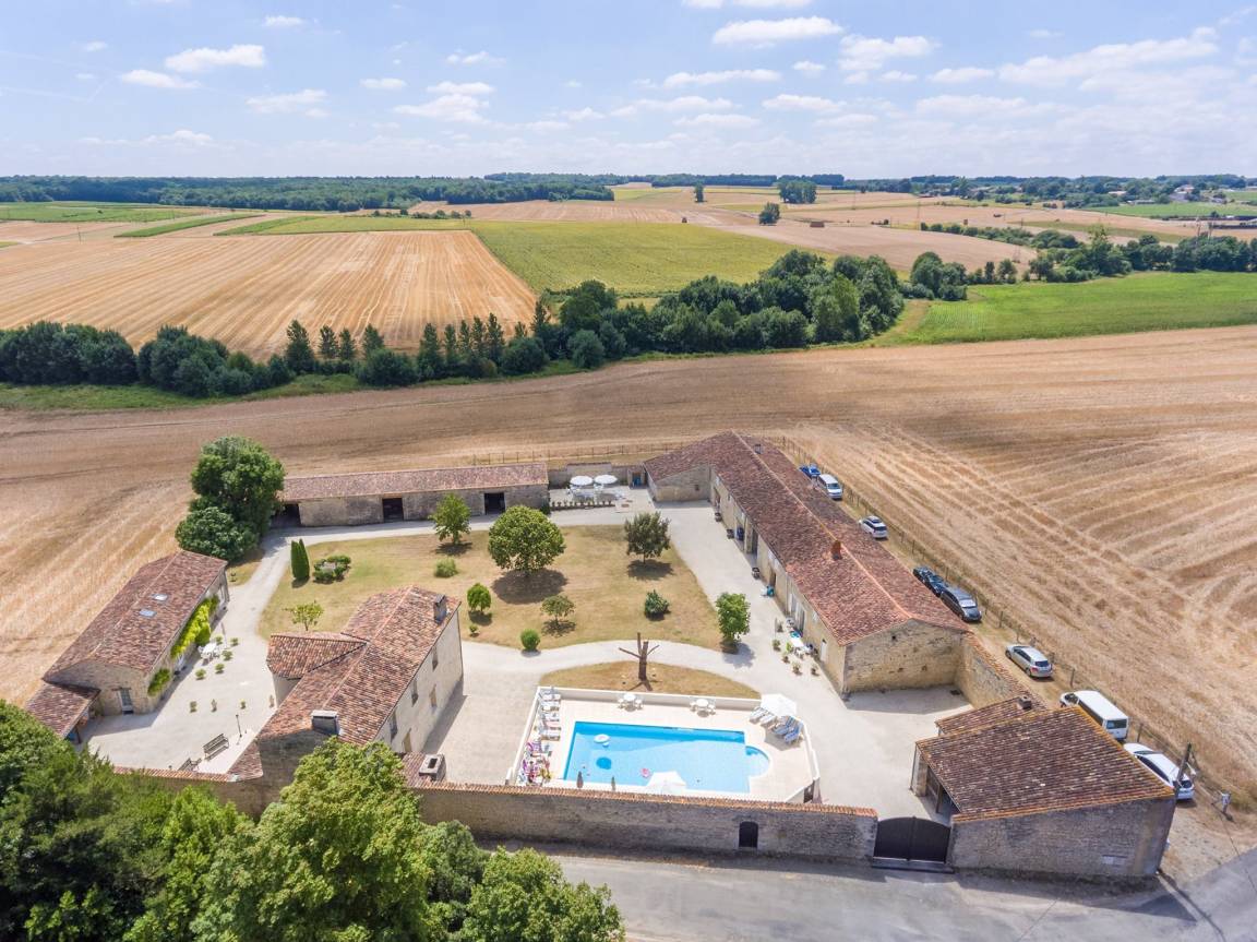 1000 M² Gîte ∙ 20 Chambres ∙ 8 Personnes - Nouvelle-Aquitaine