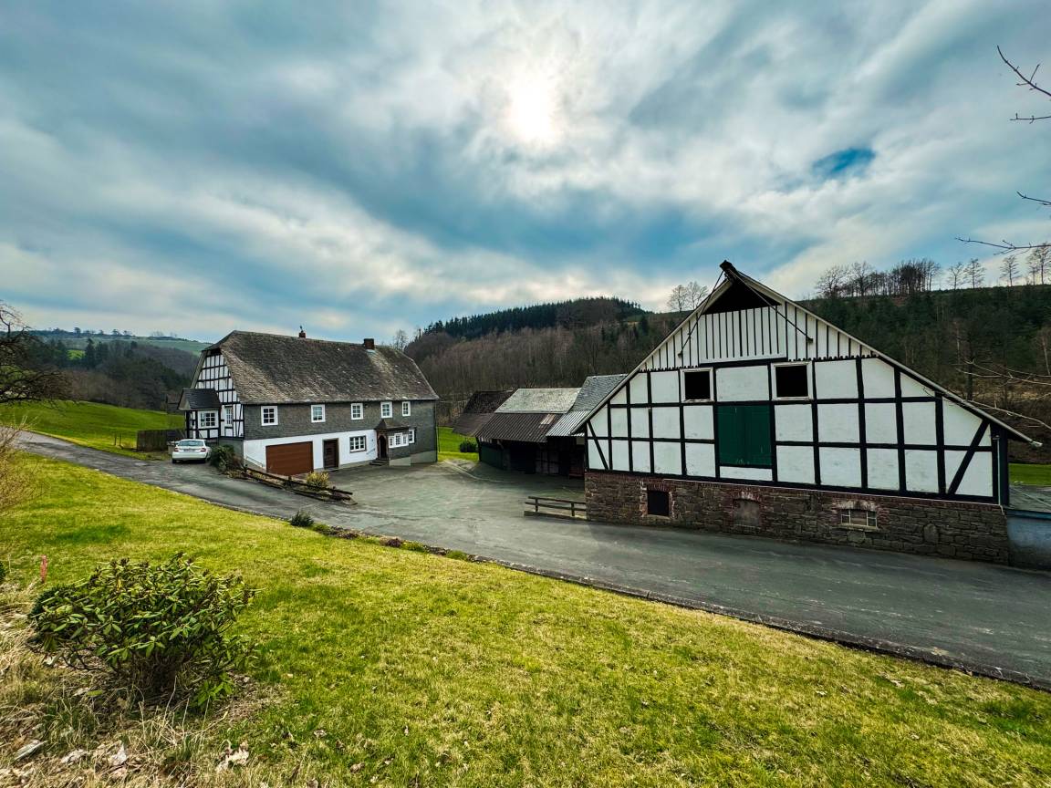 180 M² Ferienhaus ∙ 5 Schlafzimmer ∙ 12 Gäste - Schmallenberg