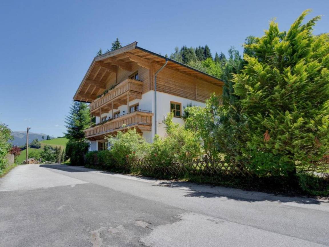 250 M² Chalet ∙ 8 Bedrooms ∙ 18 Guests - Bramberg am Wildkogel