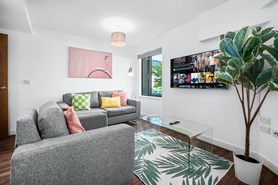 93 M² Apartment ∙ 2 Bedrooms ∙ 4 Guests - Solihull