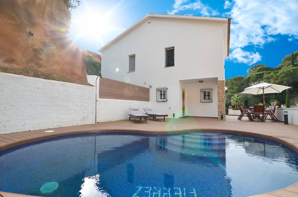 90 M² Villa ∙ 3 Bedrooms ∙ 6 Guests - Tossa de Mar