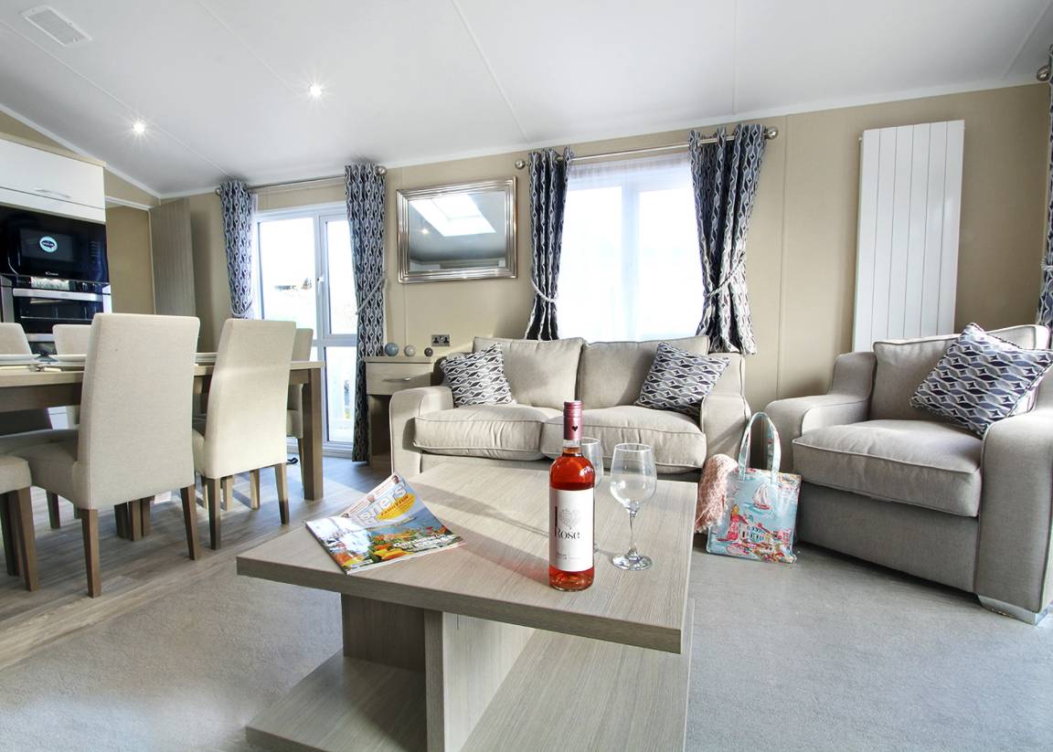 Caravan ∙ 2 Bedrooms ∙ 4 Guests - Swanage