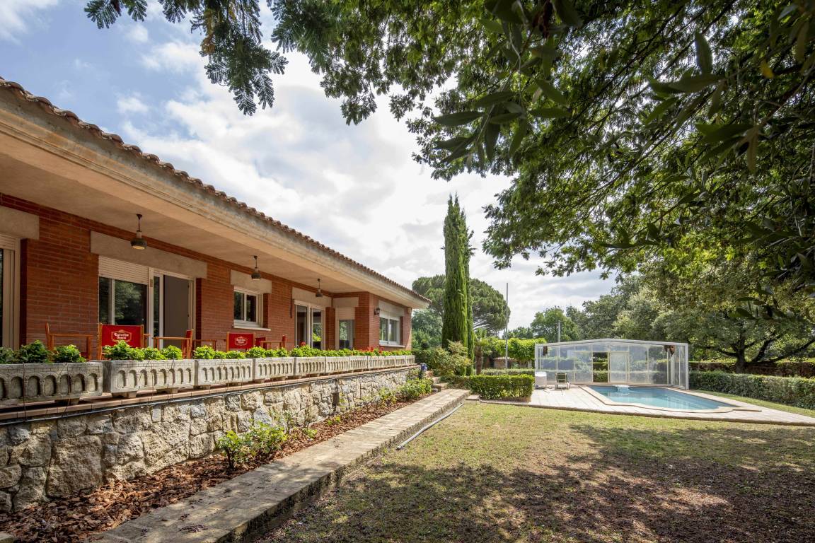 300 M² House ∙ 6 Bedrooms ∙ 14 Guests - Girona