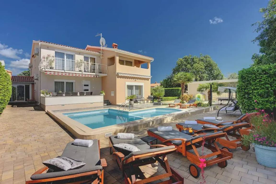 Villa ∙ 6 Bedrooms ∙ 12 Guests - Pula