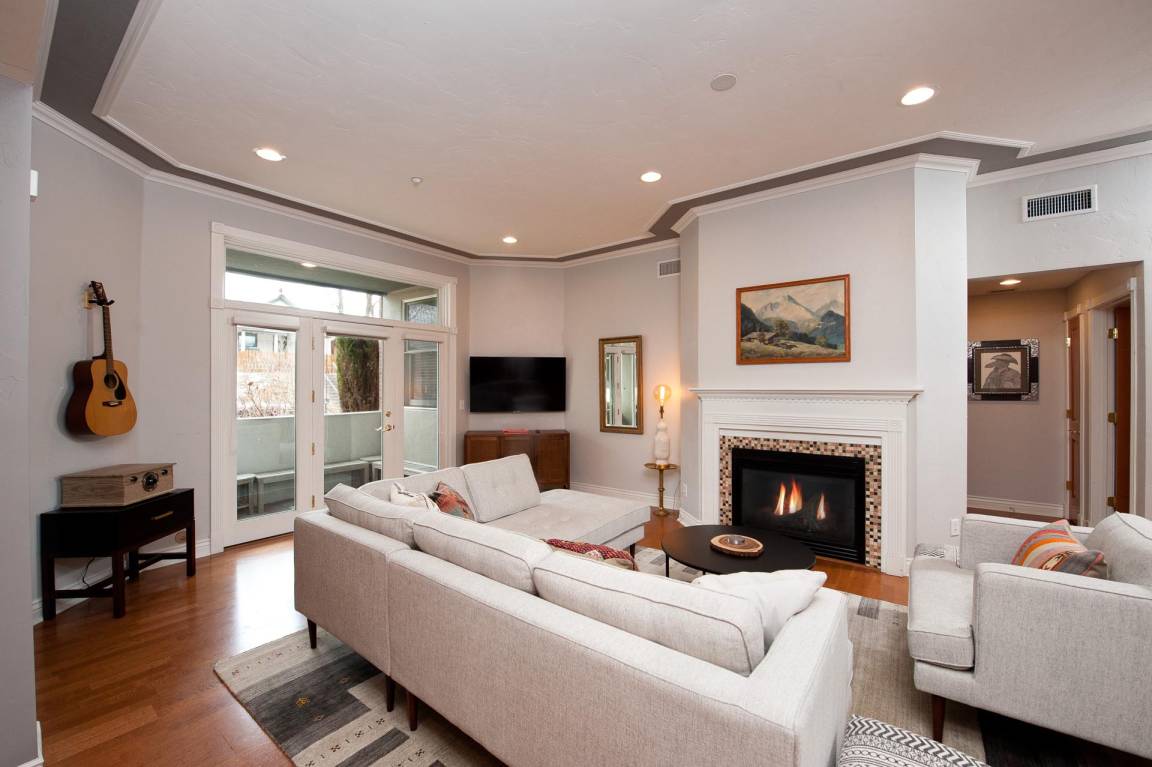 Condo ∙ 3 Bedrooms ∙ 6 Guests - Durango, CO