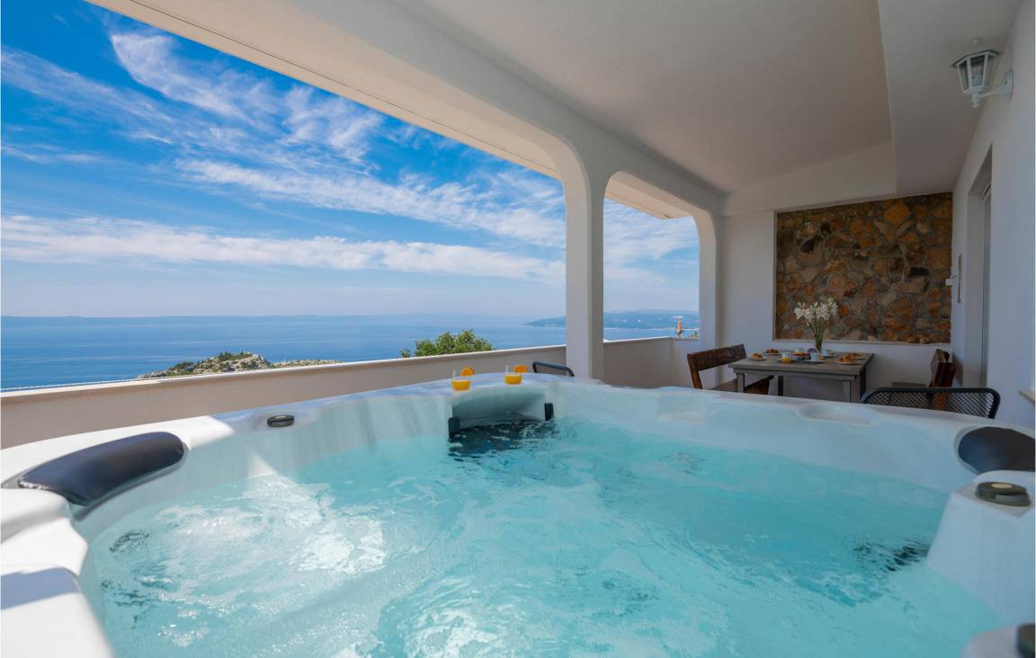 120 M² Apartment ∙ 3 Bedrooms ∙ 6 Guests - Makarska
