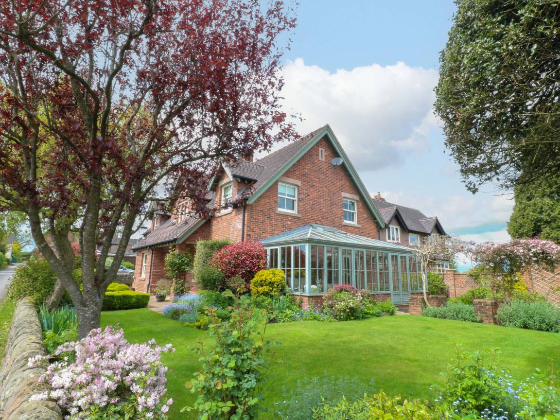 Cottage ∙ 4 Bedrooms ∙ 8 Guests - Alton