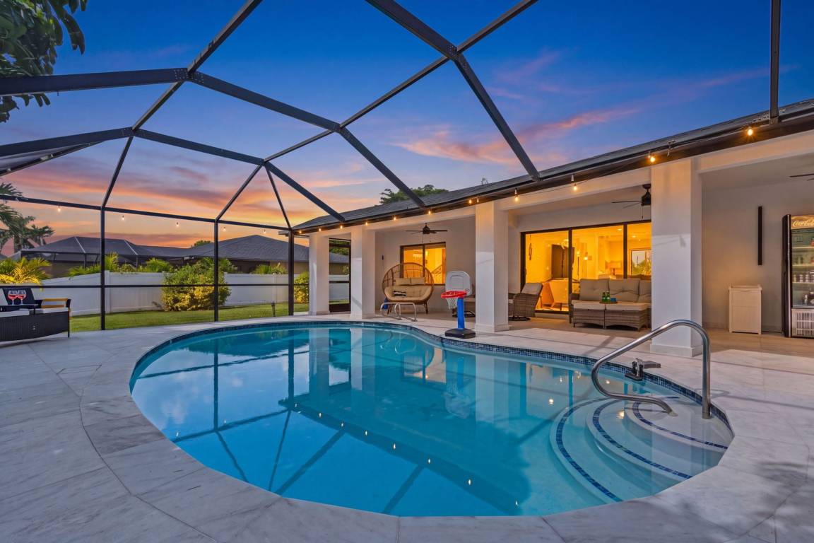 191 M² House ∙ 3 Bedrooms ∙ 12 Guests - Cape Coral, FL
