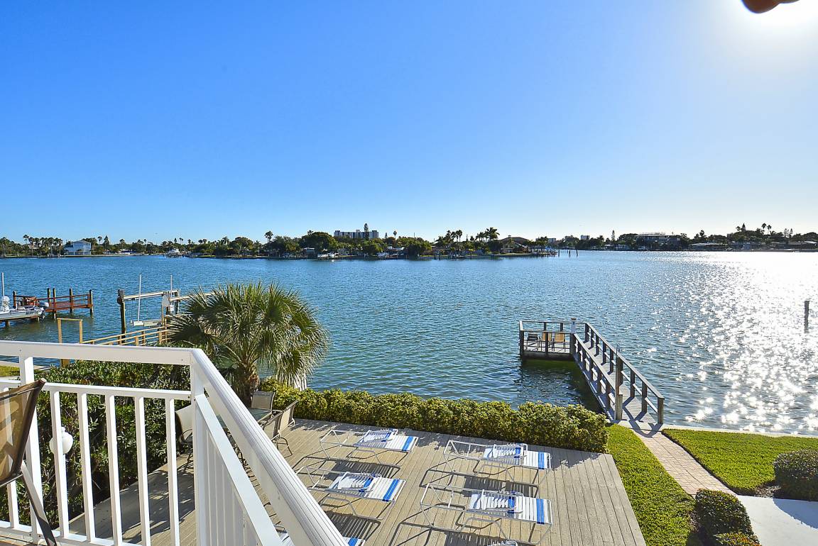 93 M² Condo ∙ 2 Bedrooms ∙ 5 Guests - Treasure Island, FL