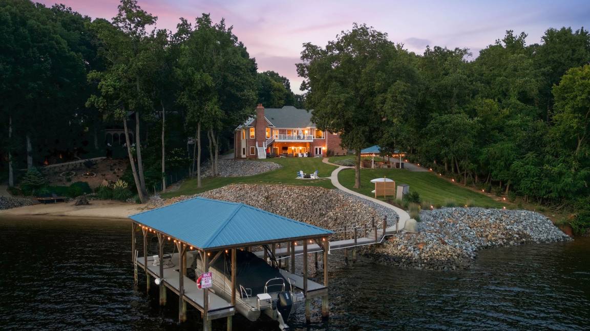 435 M² House ∙ 4 Bedrooms ∙ 8 Guests - Lake Norman, Catawba