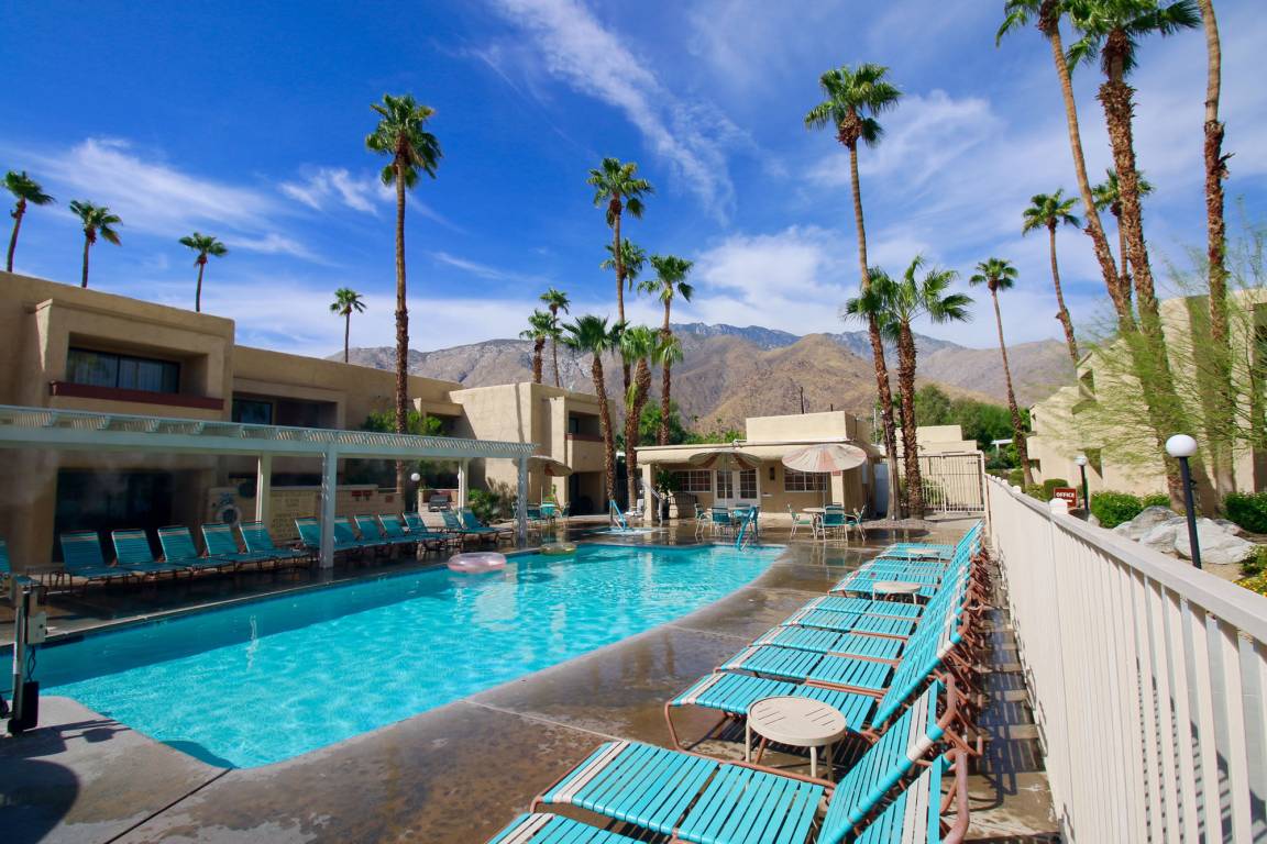 Condo ∙ 2 Bedrooms ∙ 6 Guests - Cathedral City, CA