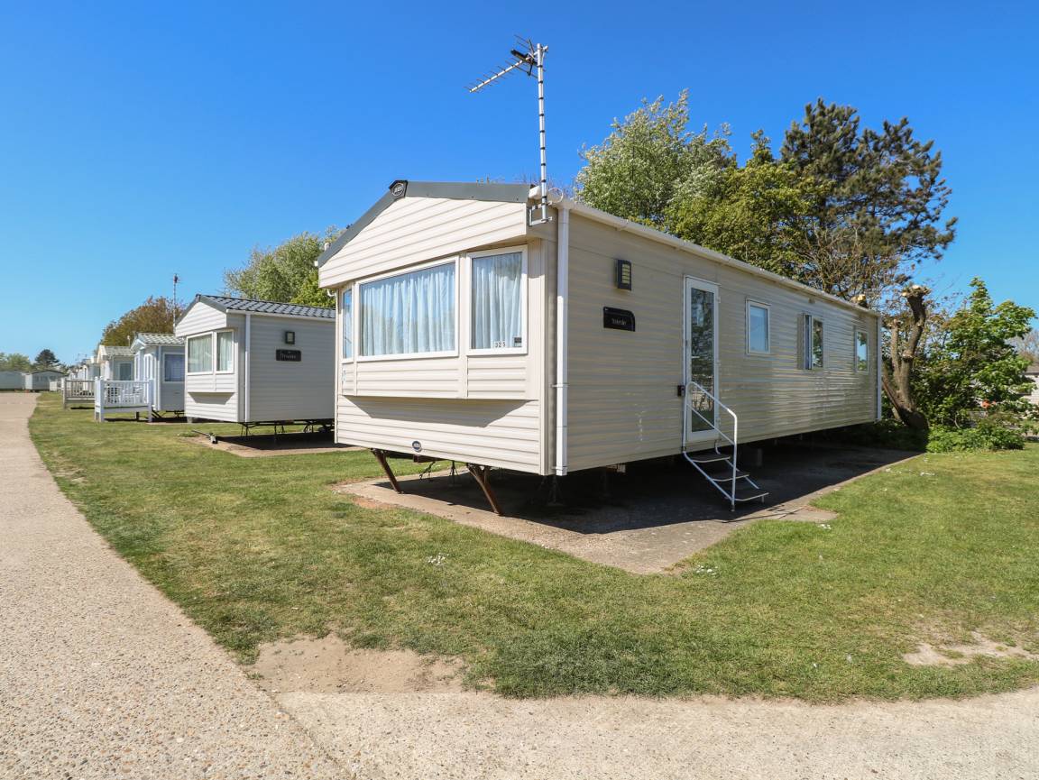 Cottage ∙ 3 Bedrooms ∙ 8 Guests - Beccles