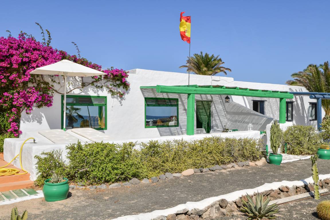 Villa ∙ 3 Bedrooms ∙ 8 Guests - La Graciosa