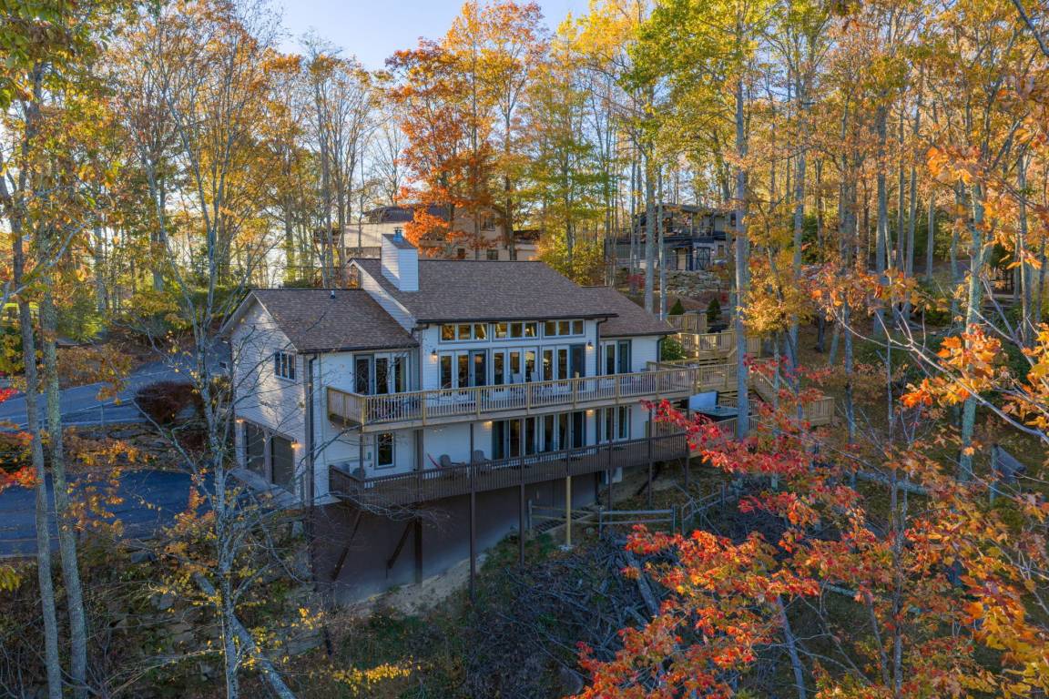 233 M² Cabin ∙ 3 Bedrooms ∙ 14 Guests - Beech Mountain, NC