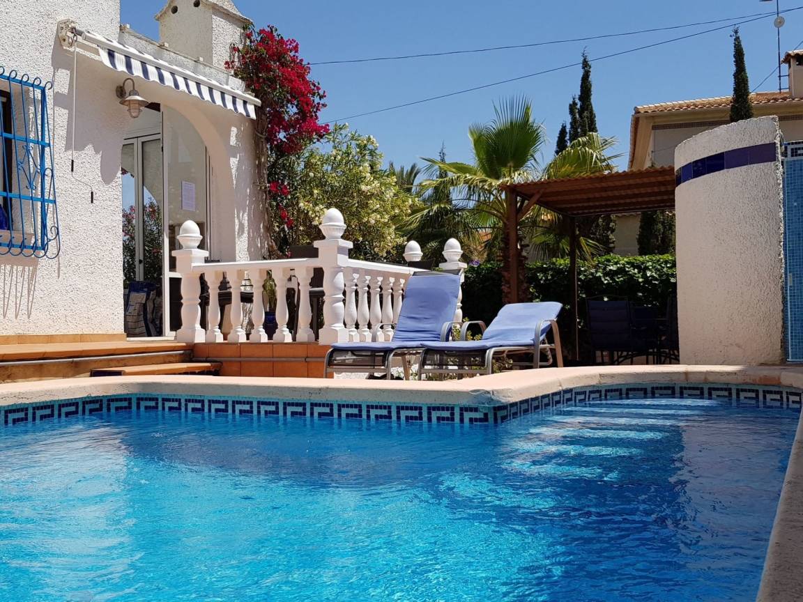 120 M² House ∙ 4 Bedrooms ∙ 10 Guests - Cabo Roig