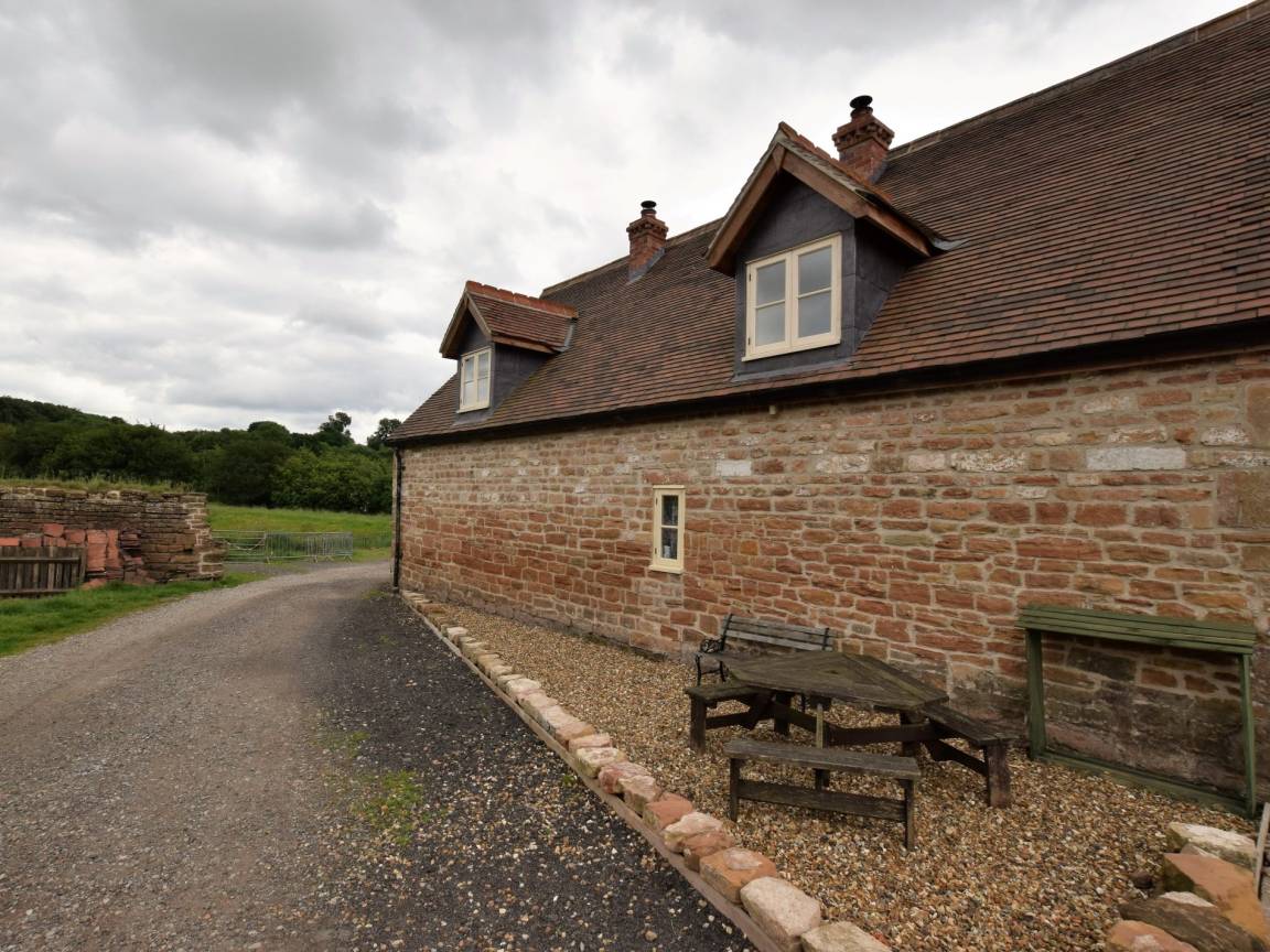 Cottage ∙ 2 Bedrooms ∙ 4 Guests - Mansfield