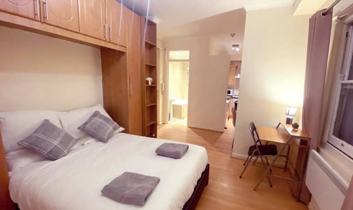 75 M² Apartment ∙ 2 Guests - London