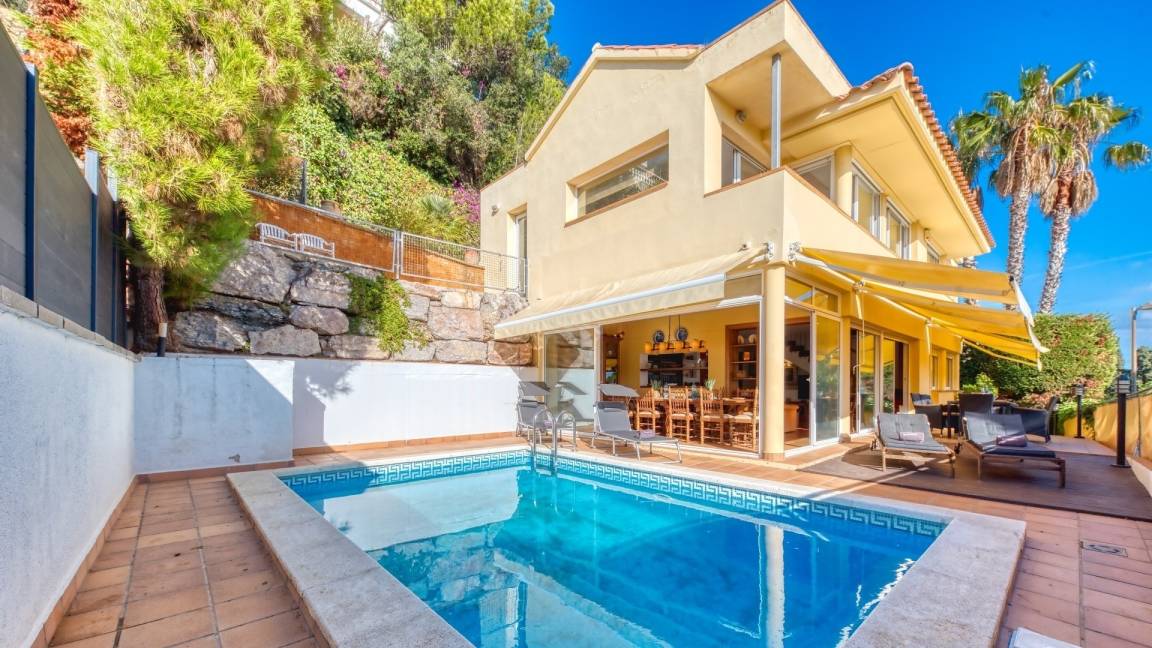 200 M² Villa ∙ 4 Chambres ∙ 10 Personnes - Blanes