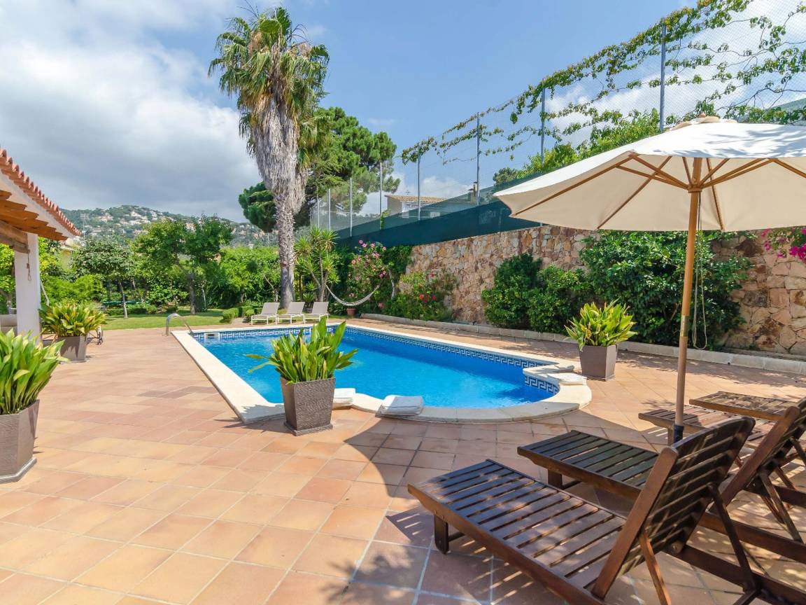 250 M² Cottage ∙ 4 Bedrooms ∙ 8 Guests - Spain