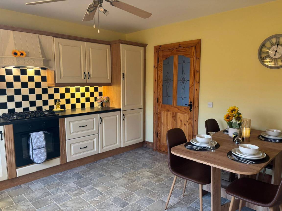 60 M² House ∙ 4 Bedrooms ∙ 6 Guests - Letterkenny