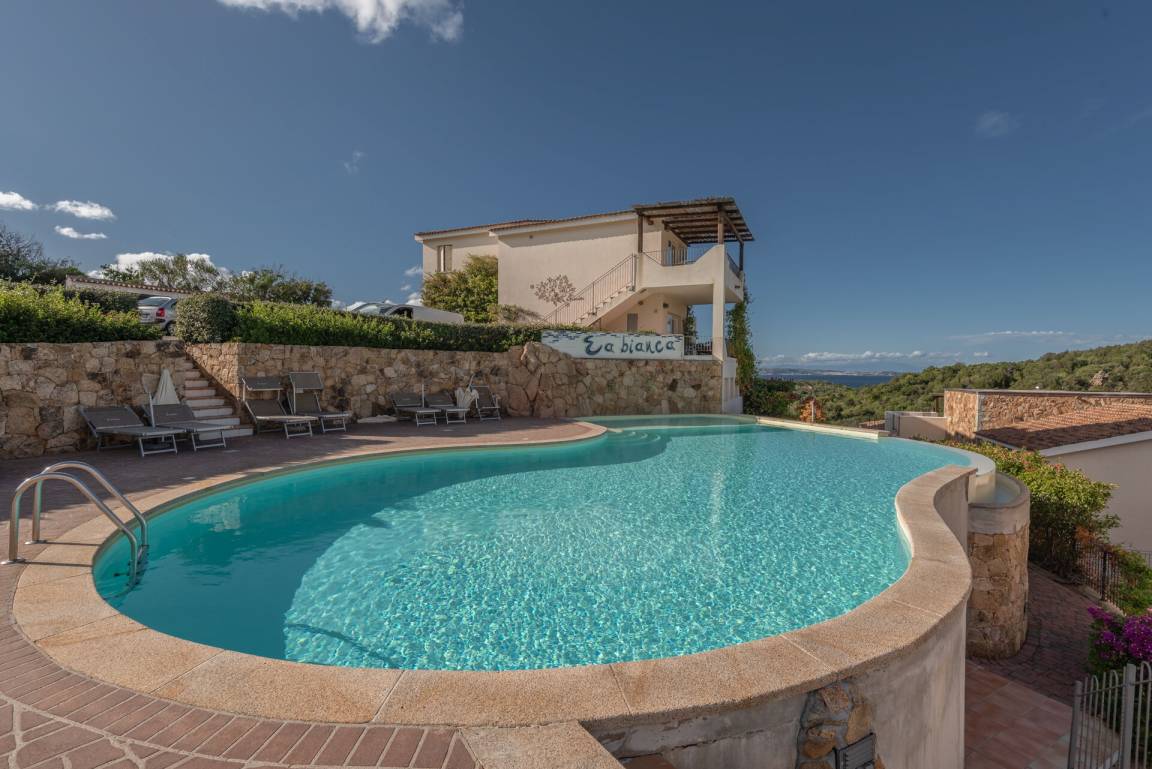 65 M² Resort ∙ 2 Bedrooms ∙ 6 Guests - Sardinia