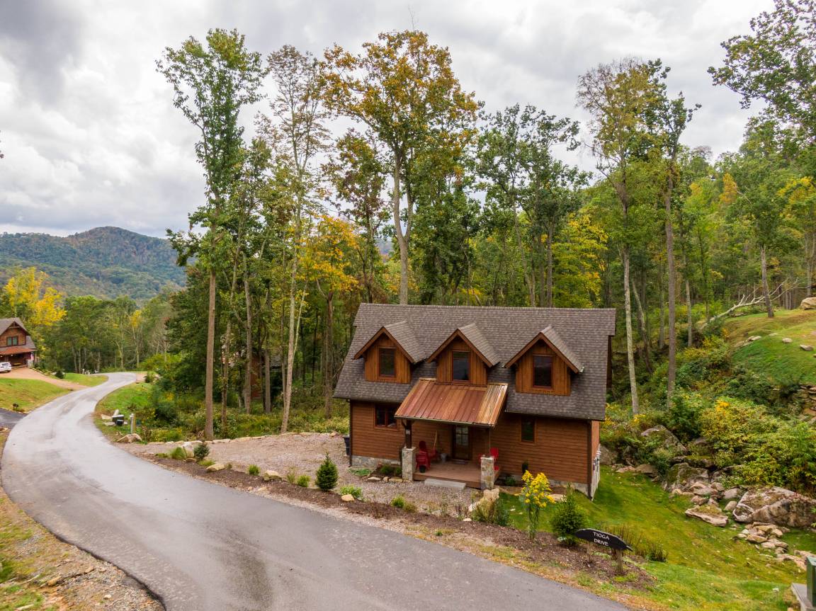 Cabin ∙ 3 Bedrooms ∙ 6 Guests - Beech Mountain, NC